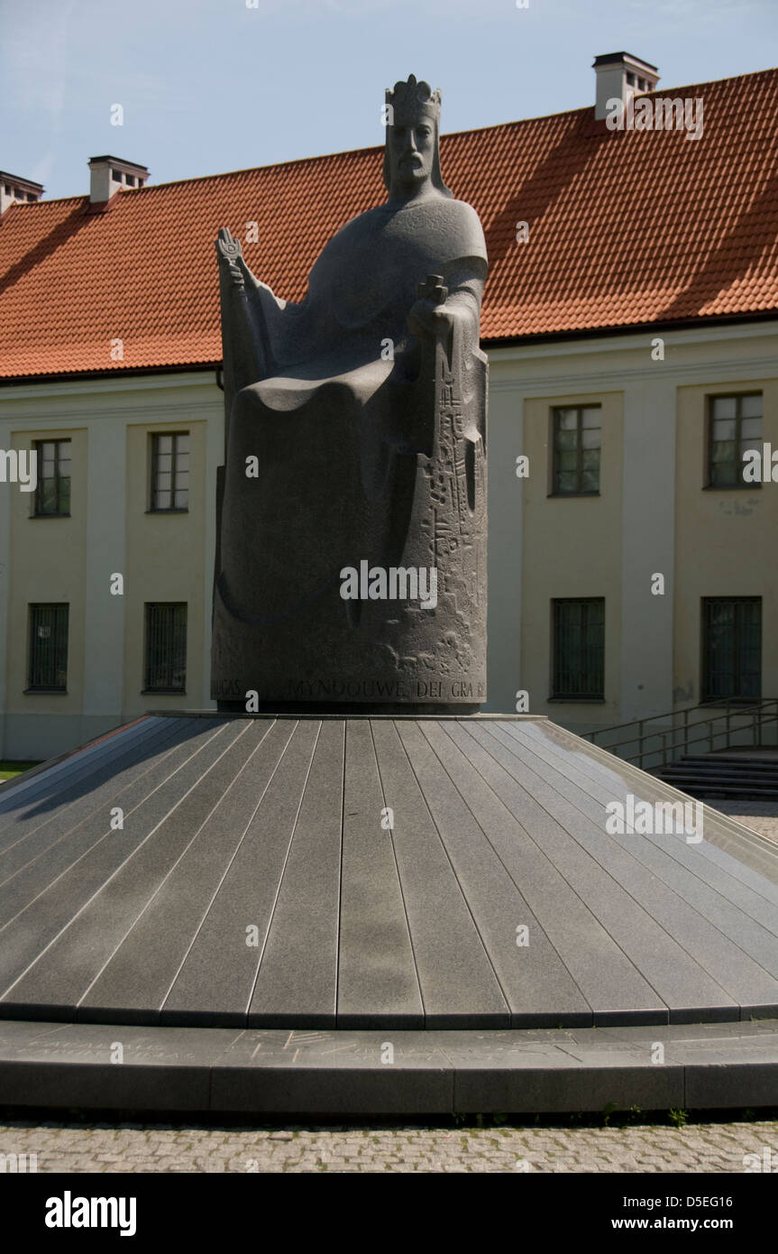 Statue of King Mindaugas in front of the Lithuania National Museum in ...