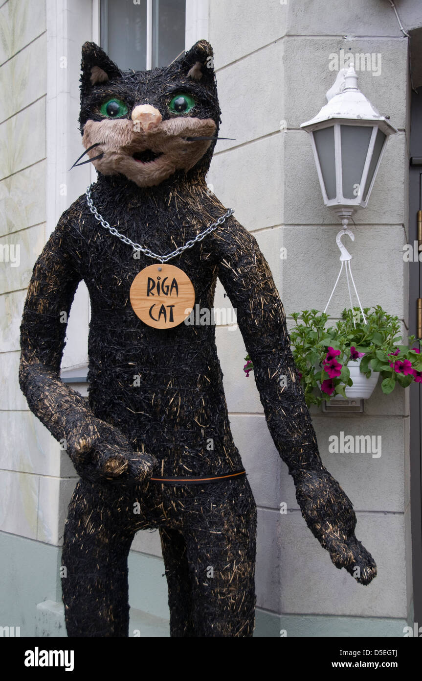 Legendary Riga cat outside a Latvian souvenir shop on Maza Monetu iela ...