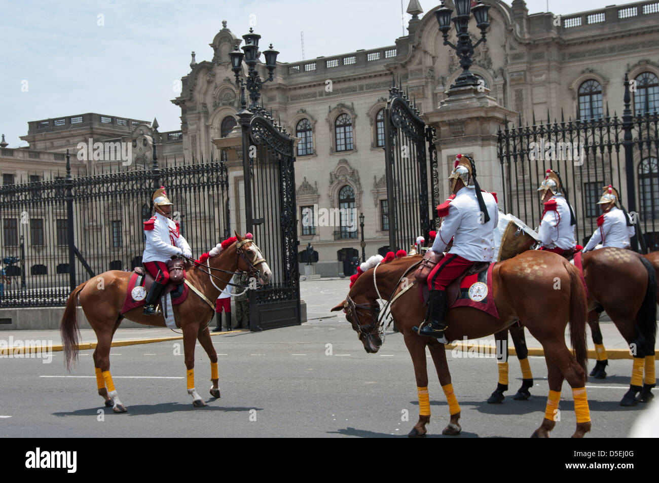 Presidential guard at Government Palace in Lima. Peru Stock Photo - Alamy