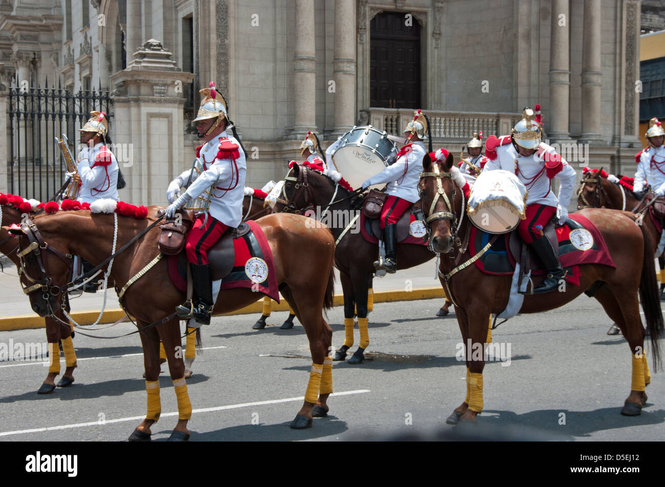 Presidential guard at Government Palace in Lima. Peru Stock Photo - Alamy