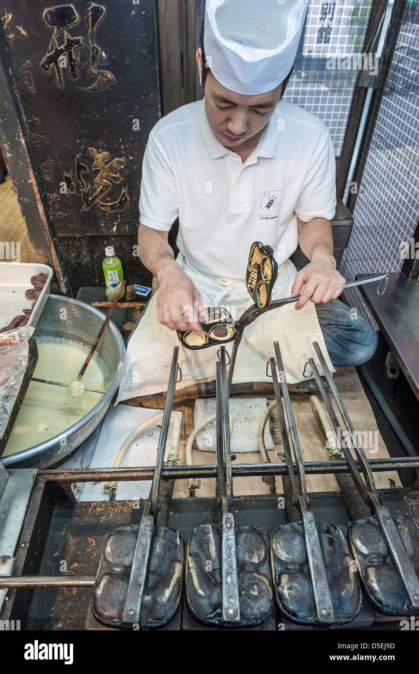 Man making cookies in a food stall on the streets of Tokyo, Japan, Asia ...