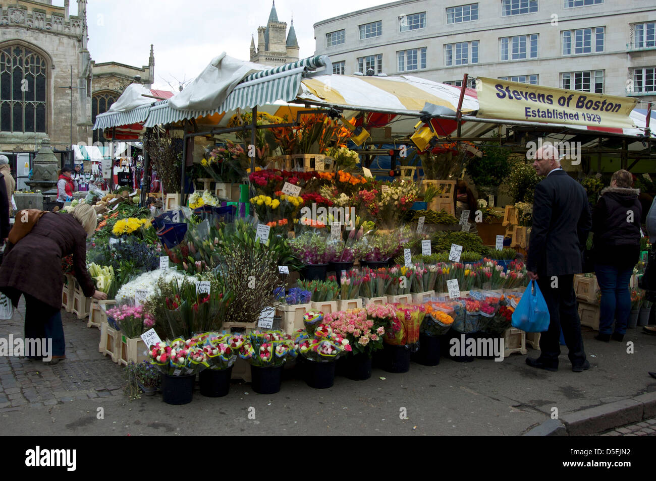 Market flower stall in cambridge hi-res stock photography and images ...