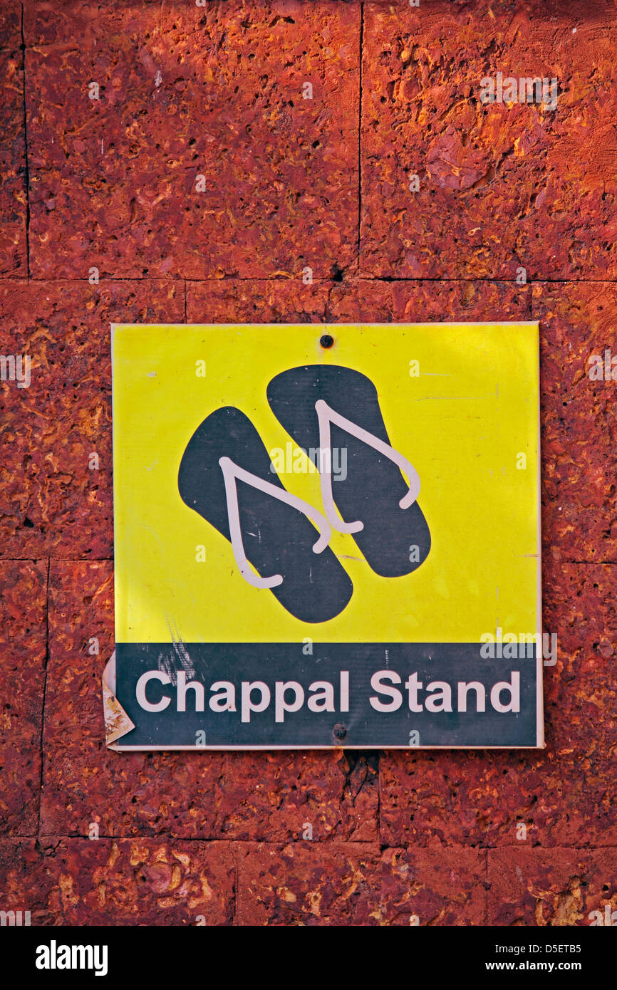 Lunars Chappal Logo