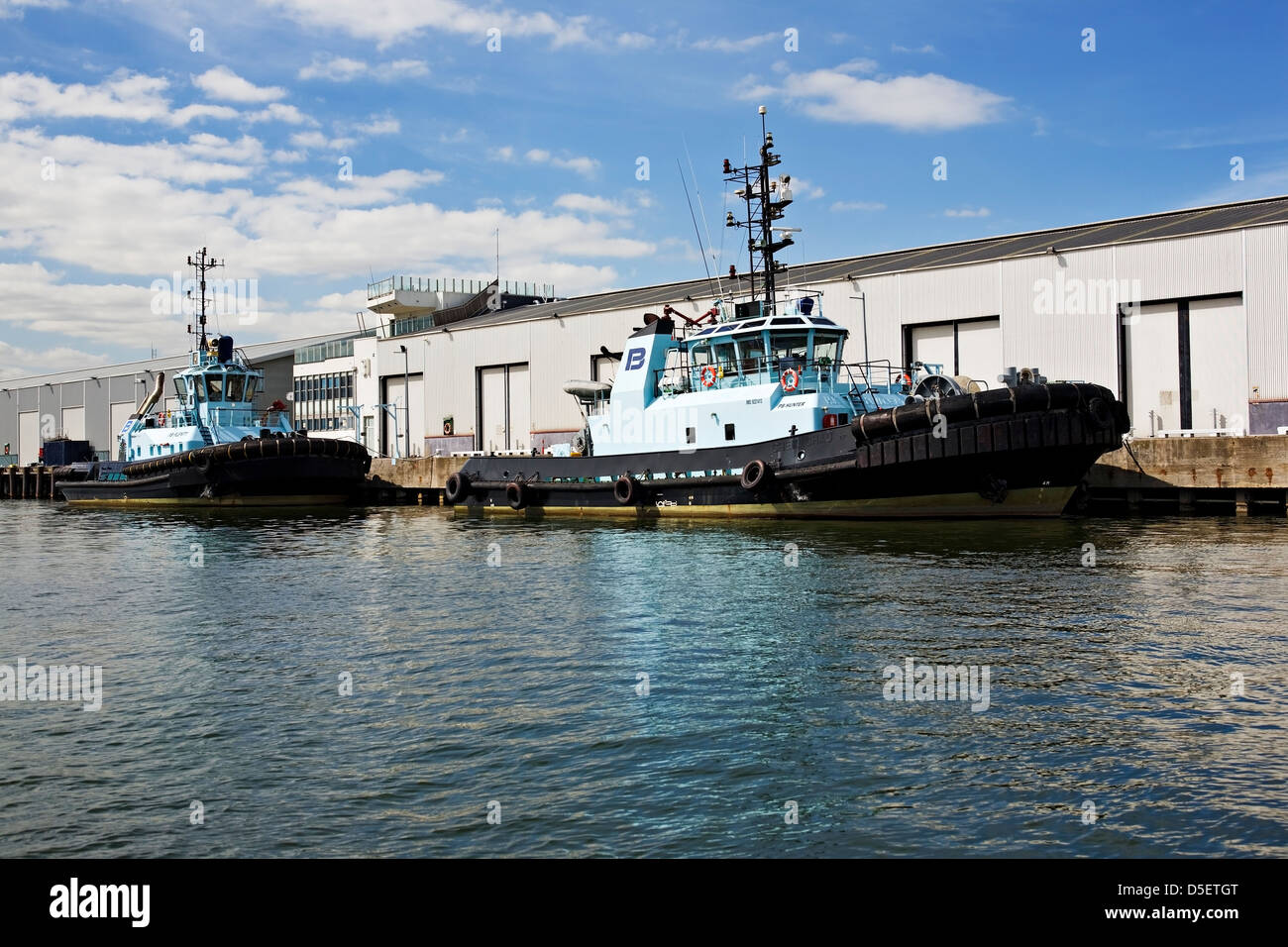Melbourne australia port melbourne tugboats hi-res stock photography ...