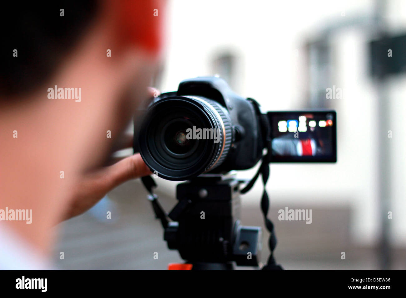 Man filming crouching hi-res stock photography and images - Alamy