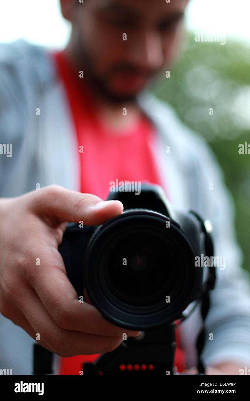 Man filming crouching hi-res stock photography and images - Alamy