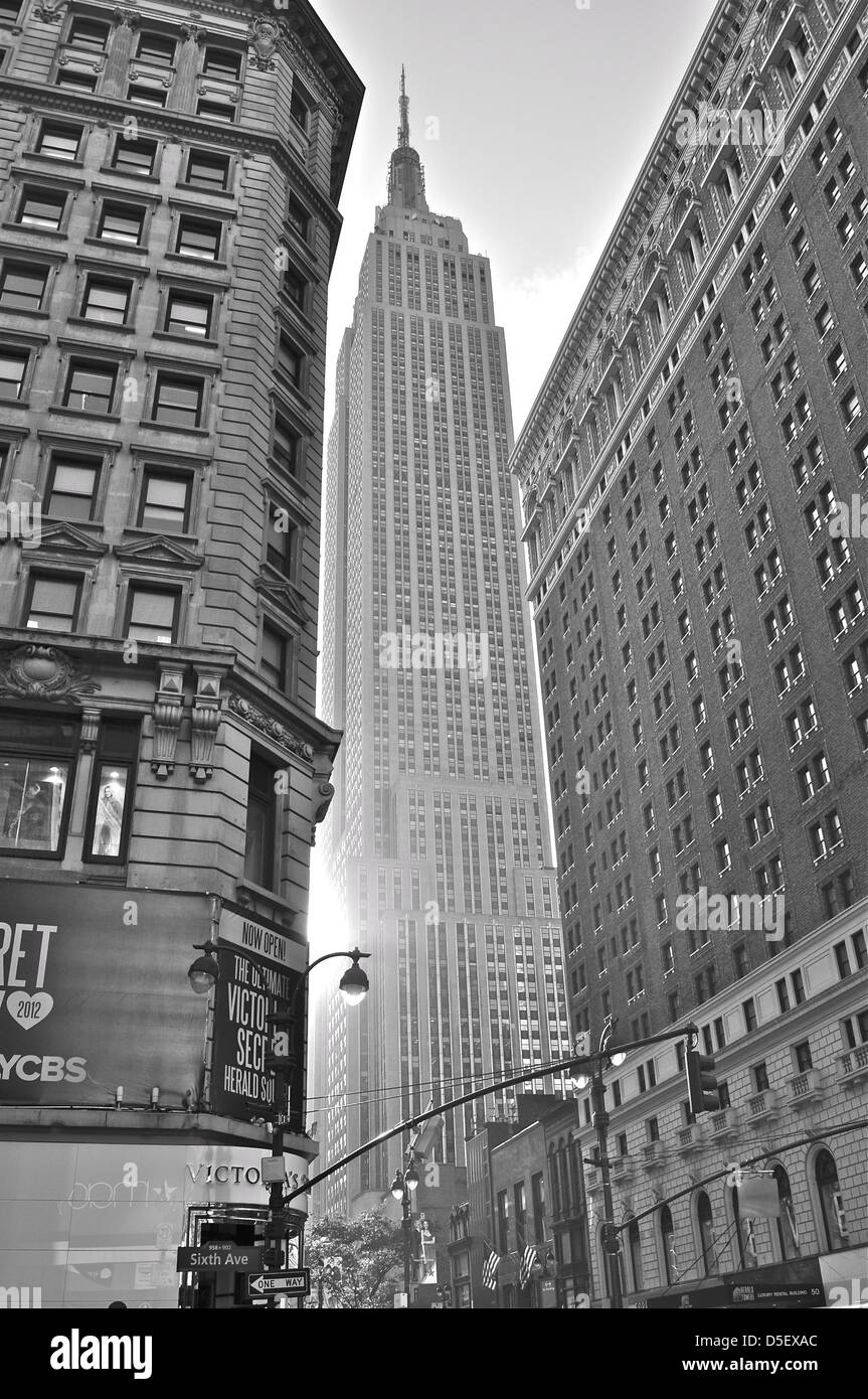Empire state building new york Black and White Stock Photos & Images ...