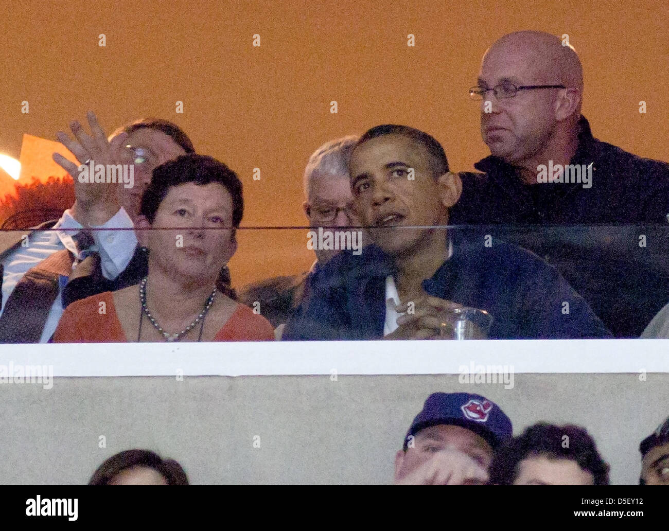 President barack obama watches basketball hi-res stock photography and ...