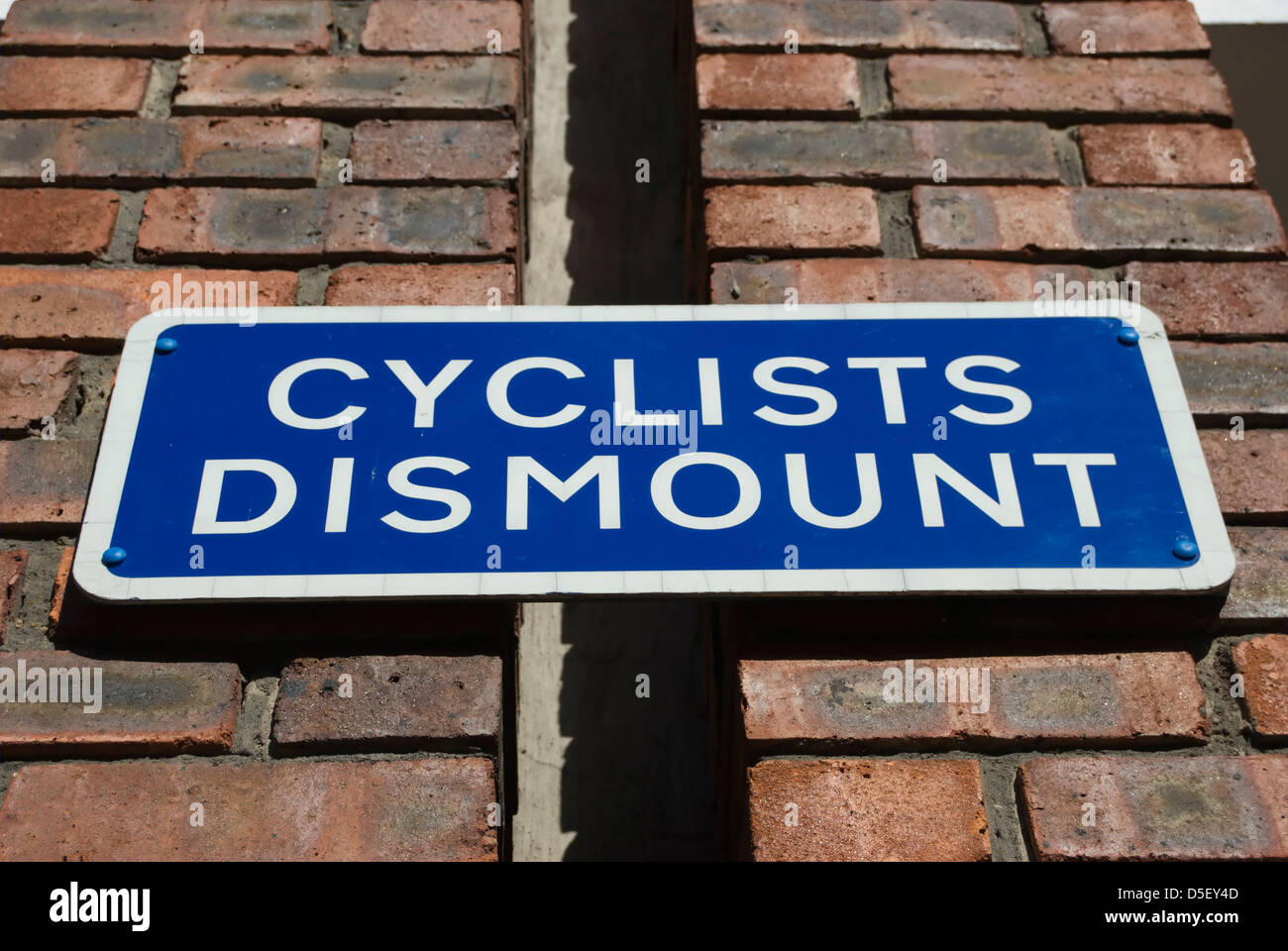 cyclists dismount sign, twickenham, middlesex, england Stock Photo - Alamy