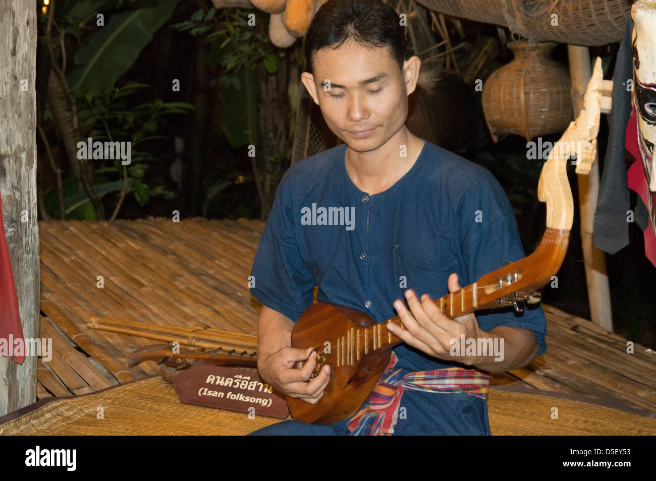 Phin music hi-res stock photography and images - Alamy