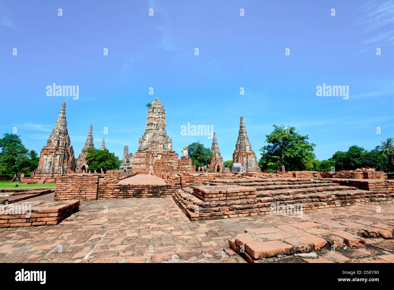 historic temple in ayutthaya, thailand Stock Photo - Alamy