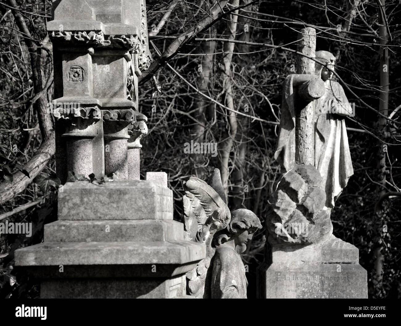 Nunhead cemetery - South London - England Stock Photo - Alamy