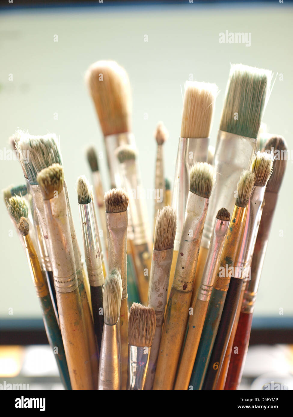 Various artists paint brushes hi-res stock photography and images - Alamy