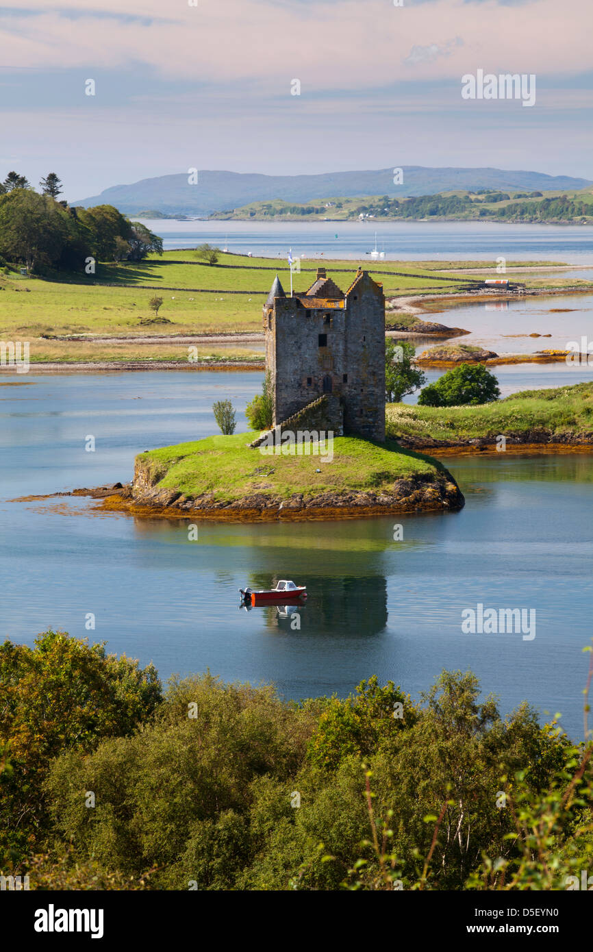 Castle stalker hi-res stock photography and images - Alamy