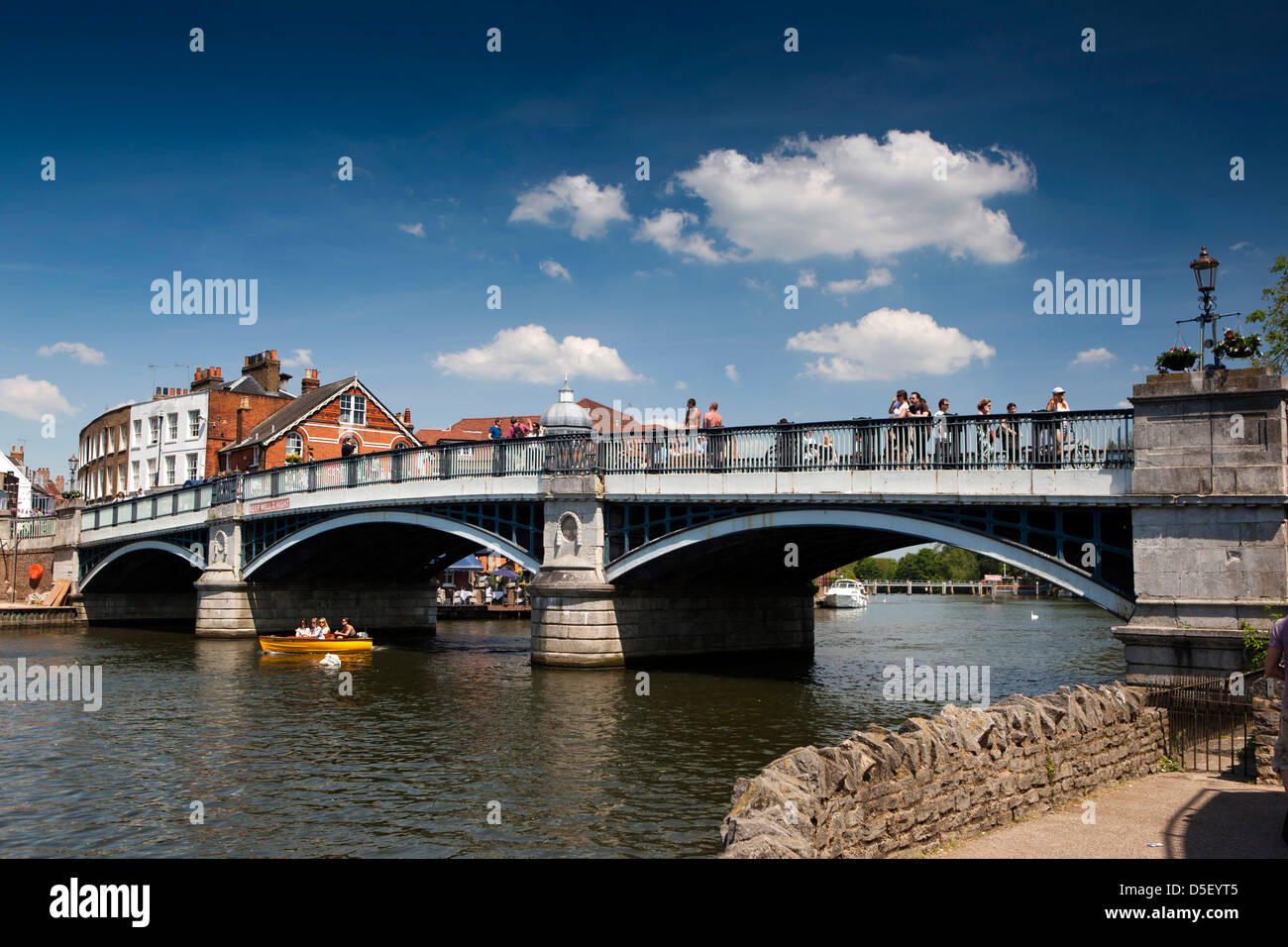 Windsor eton bridge over river hi-res stock photography and images - Alamy