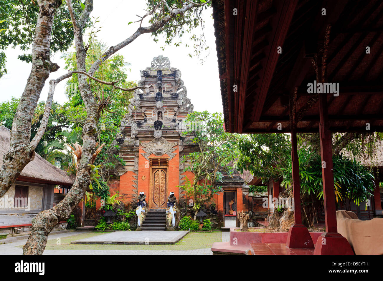 Ubud palace hi-res stock photography and images - Alamy