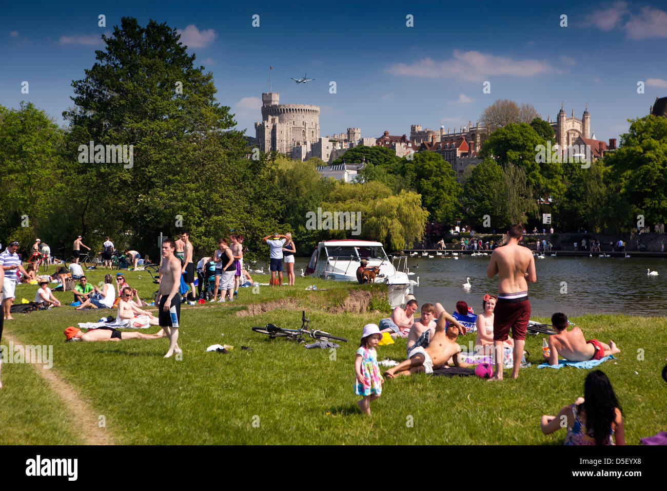 England, Berkshire, Eton, visitors sunbathing on the Brocas beside ...