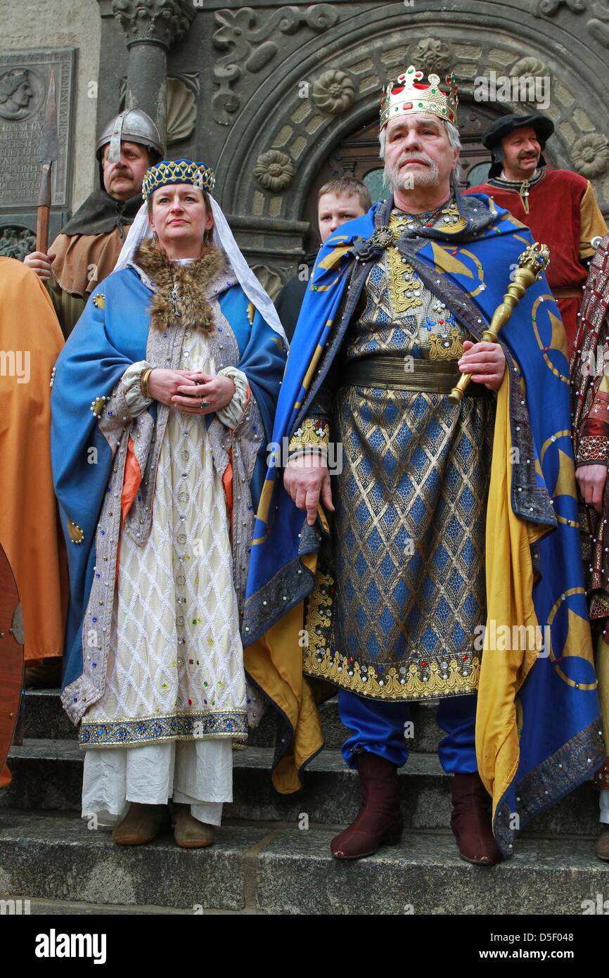 People dressed as German kings take part in an Easter procession ...