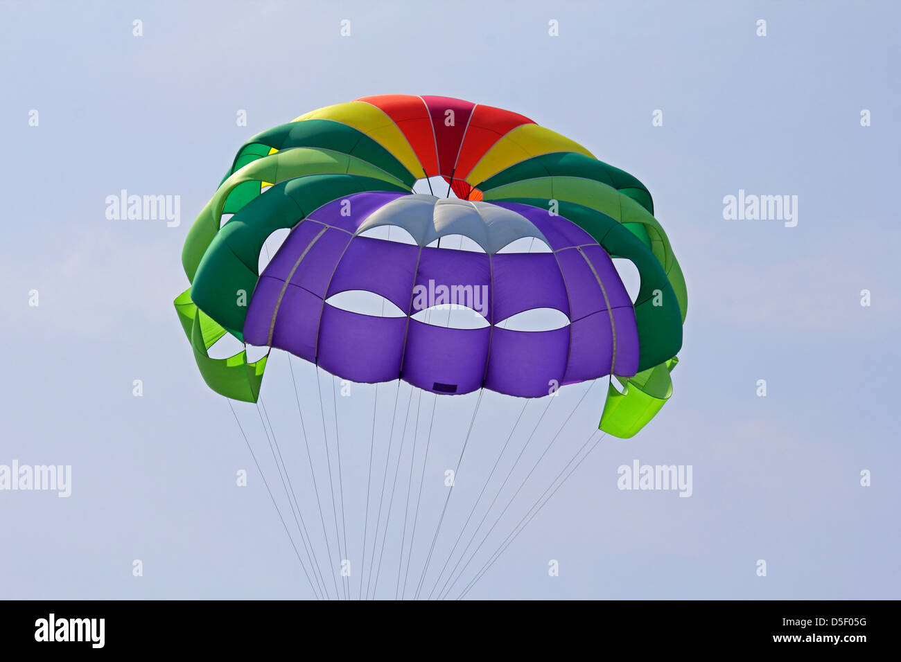Paragliding boat hi-res stock photography and images - Alamy