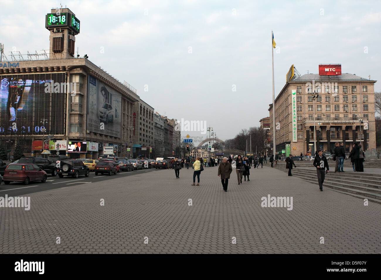 Independence Square (Maidan Nezalezhnosti ) & Khreschatyk Street, Kiev ...