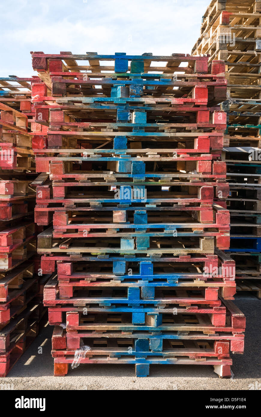 Transport palette hi-res stock photography and images - Alamy