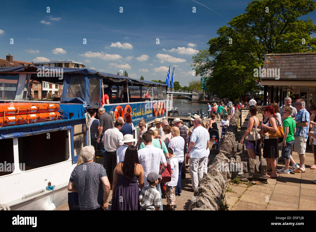 Boarding boat hi-res stock photography and images - Alamy