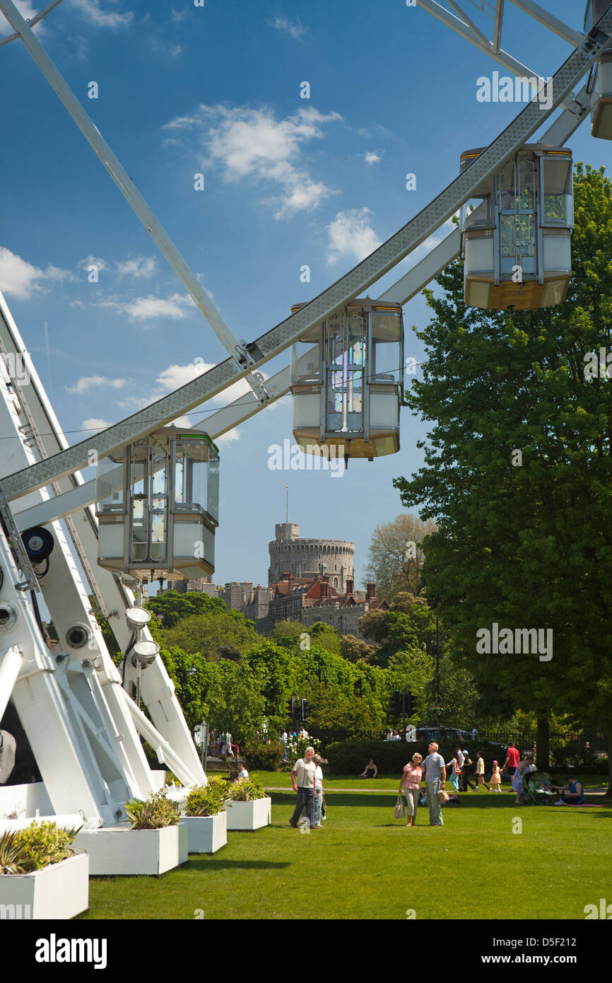 England, Berkshire, Windsor, visitors looking at Royal Windsor Wheel in ...
