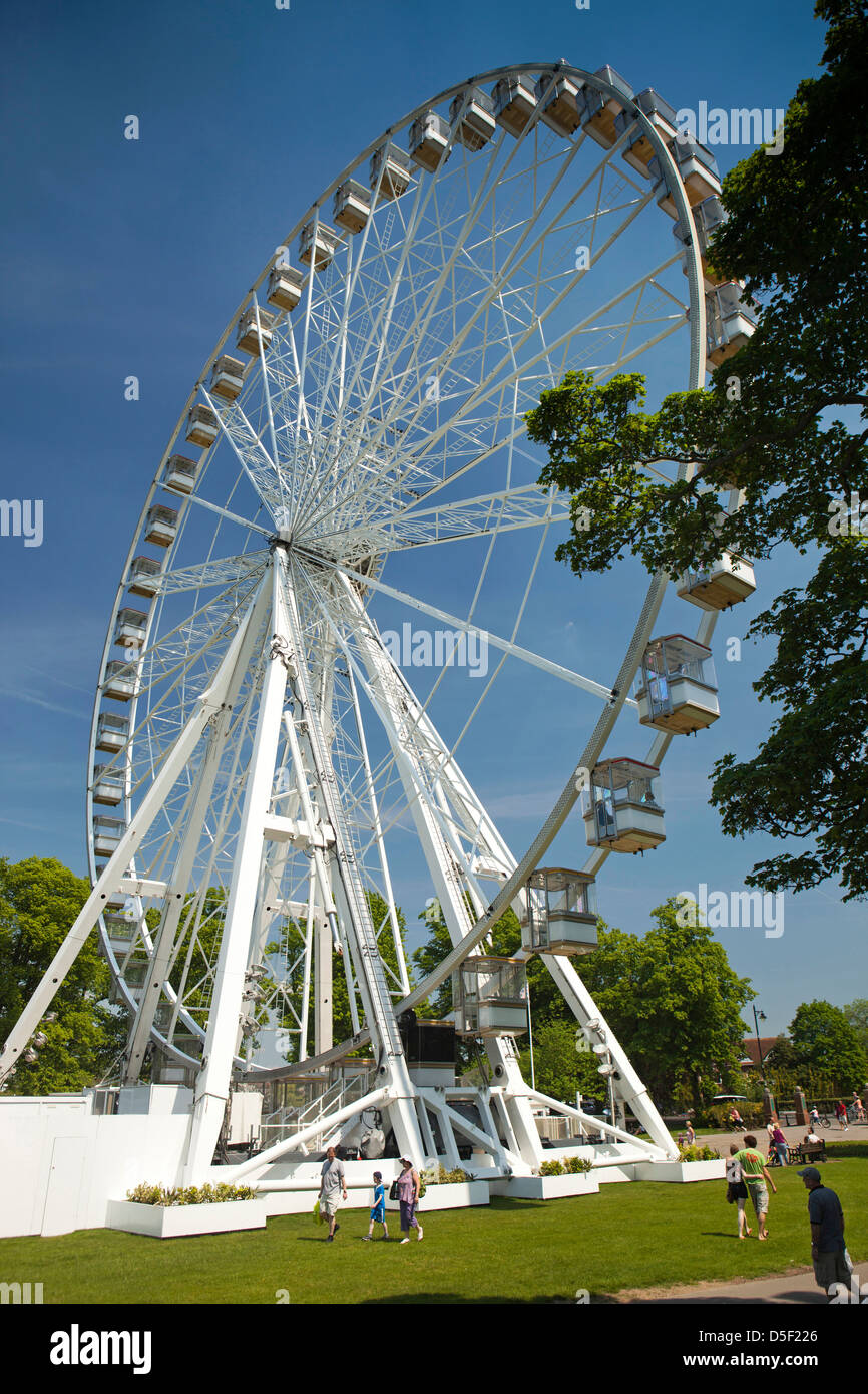 England, Berkshire, Windsor, Royal Windsor Wheel in Alexandra Gardens ...