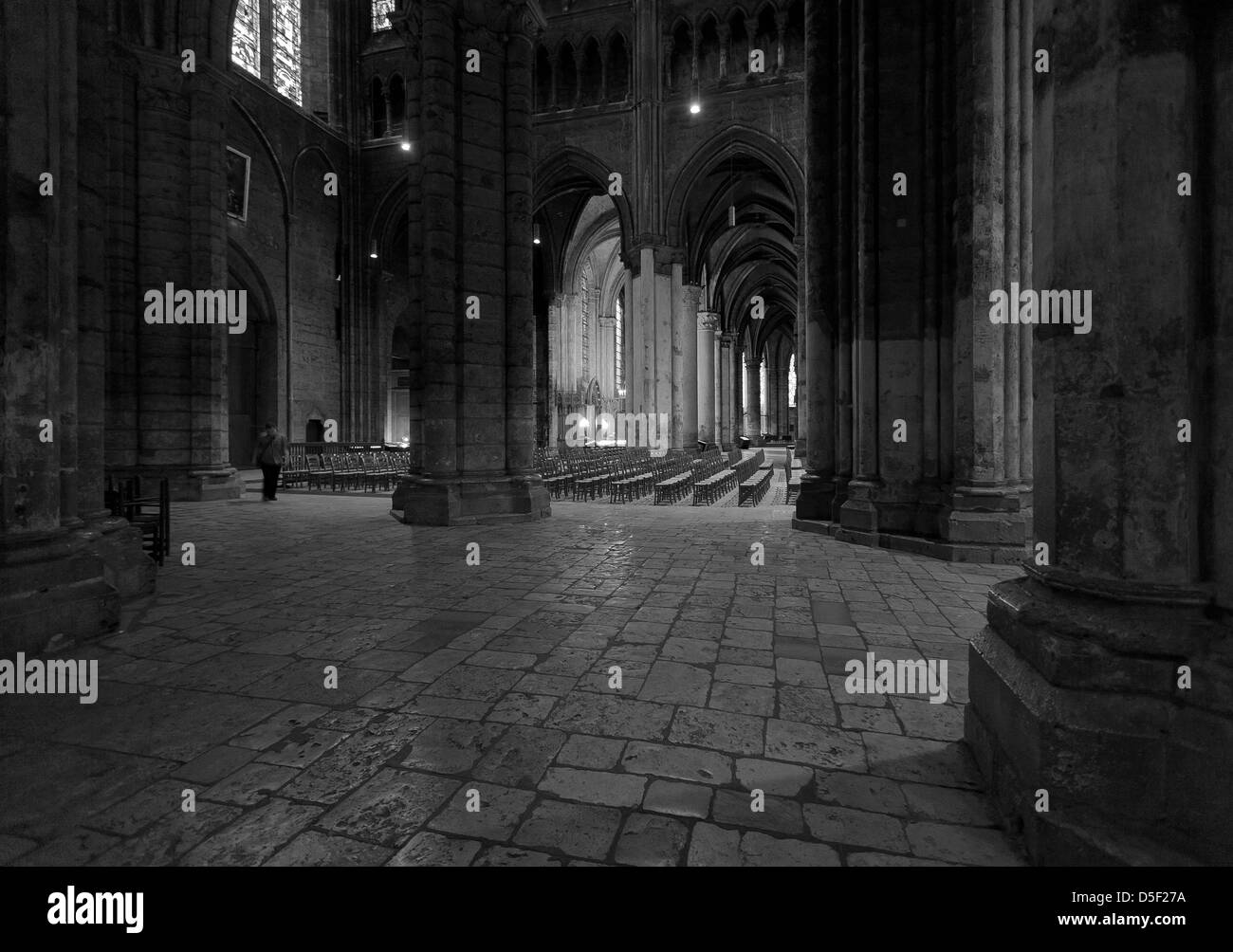 Chartres cathedral interior hi-res stock photography and images - Alamy