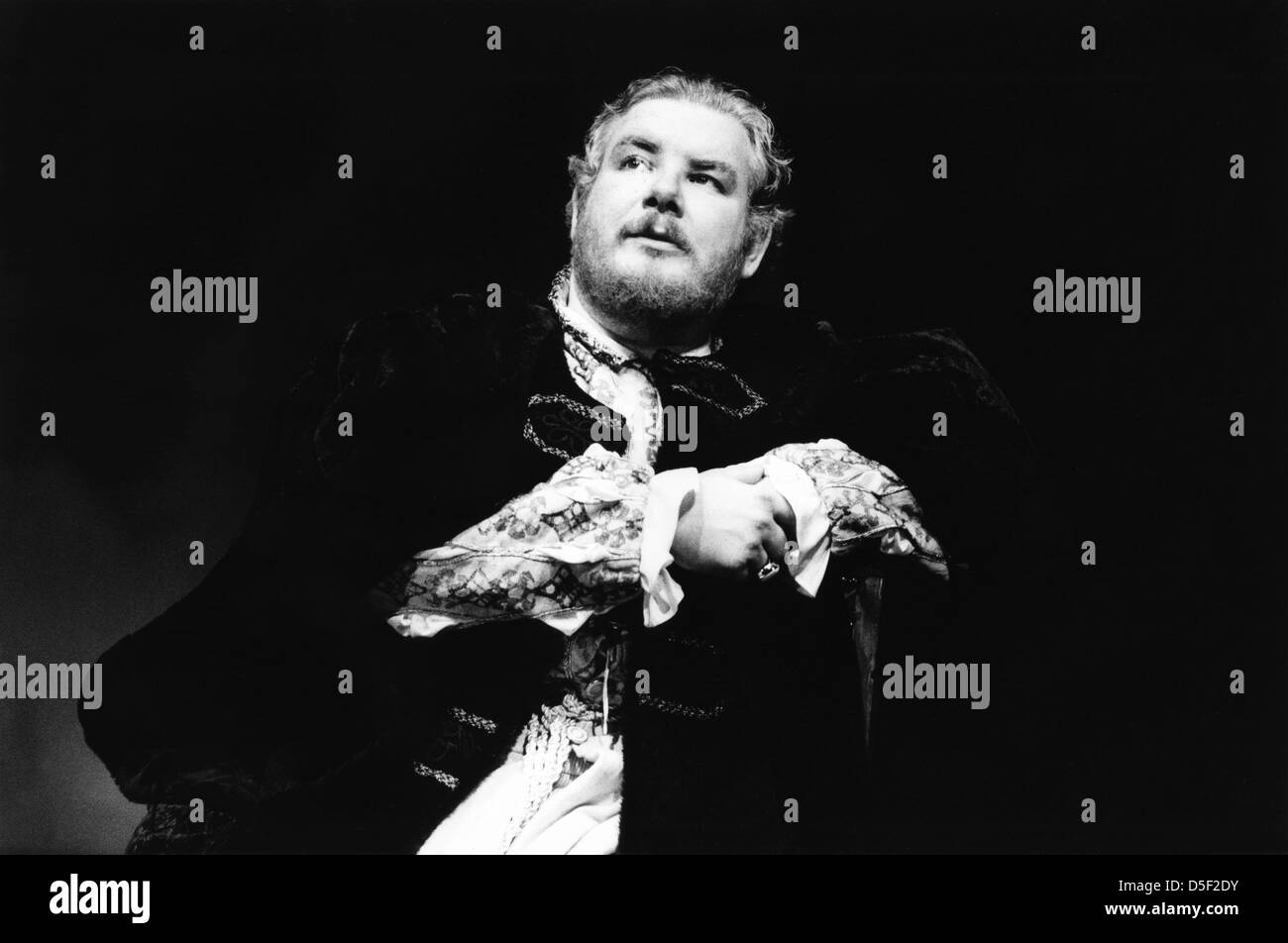 Richard Griffiths as Henry in HENRY VIII by Shakespeare. RSC 1983 ...