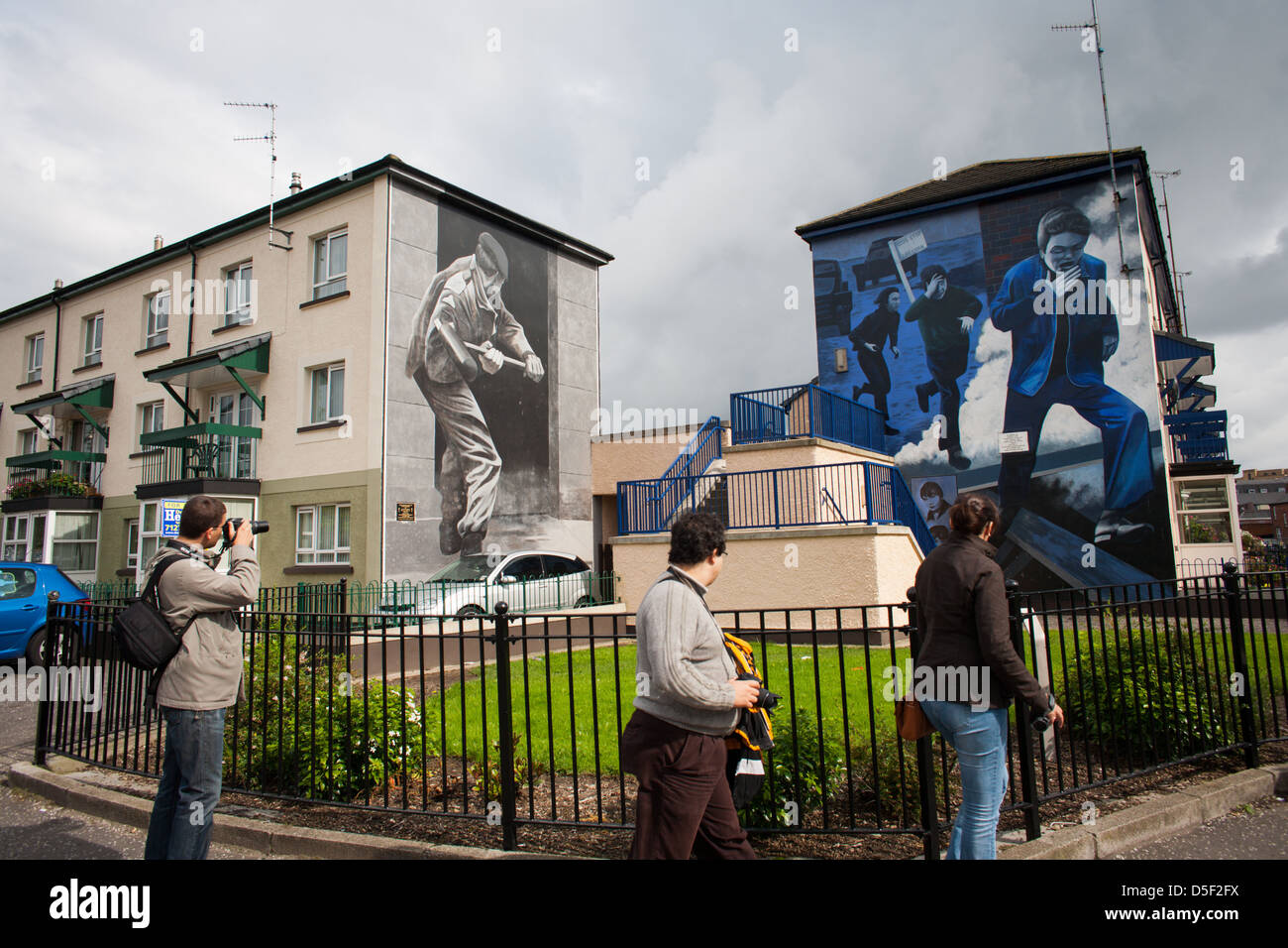 Tourists view murals in the Bogside, Derry city, Northern Ireland Stock ...