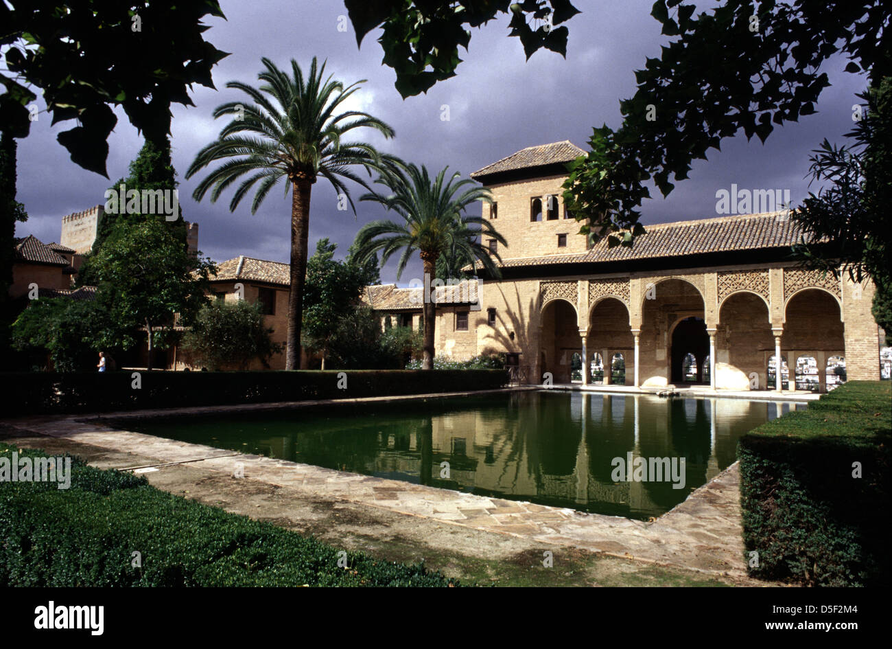 Pool in Palacio del Partal in Alhambra palace and fortress complex ...