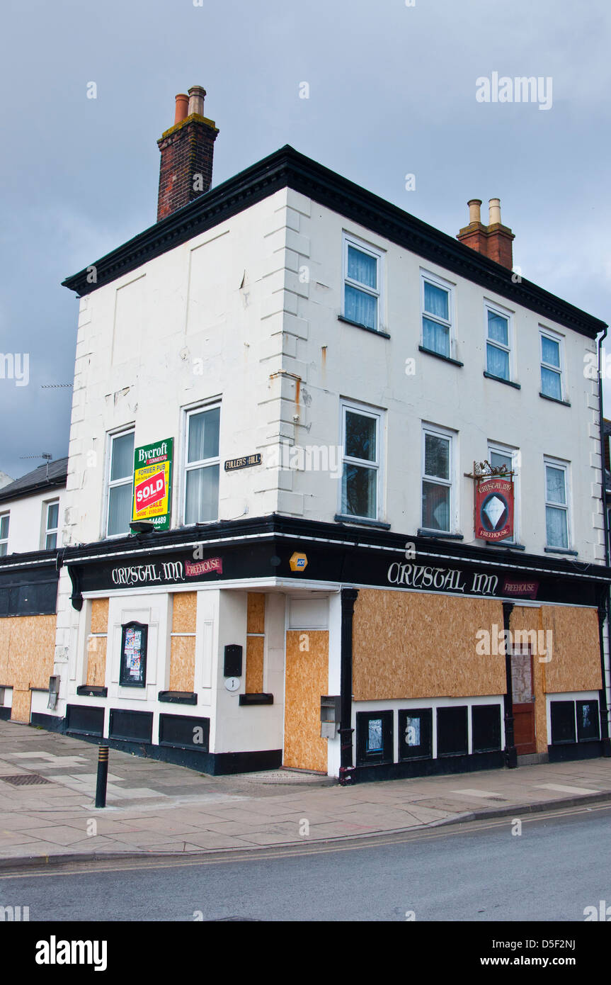 Closed boarded up pub Public house Stock Photo - Alamy