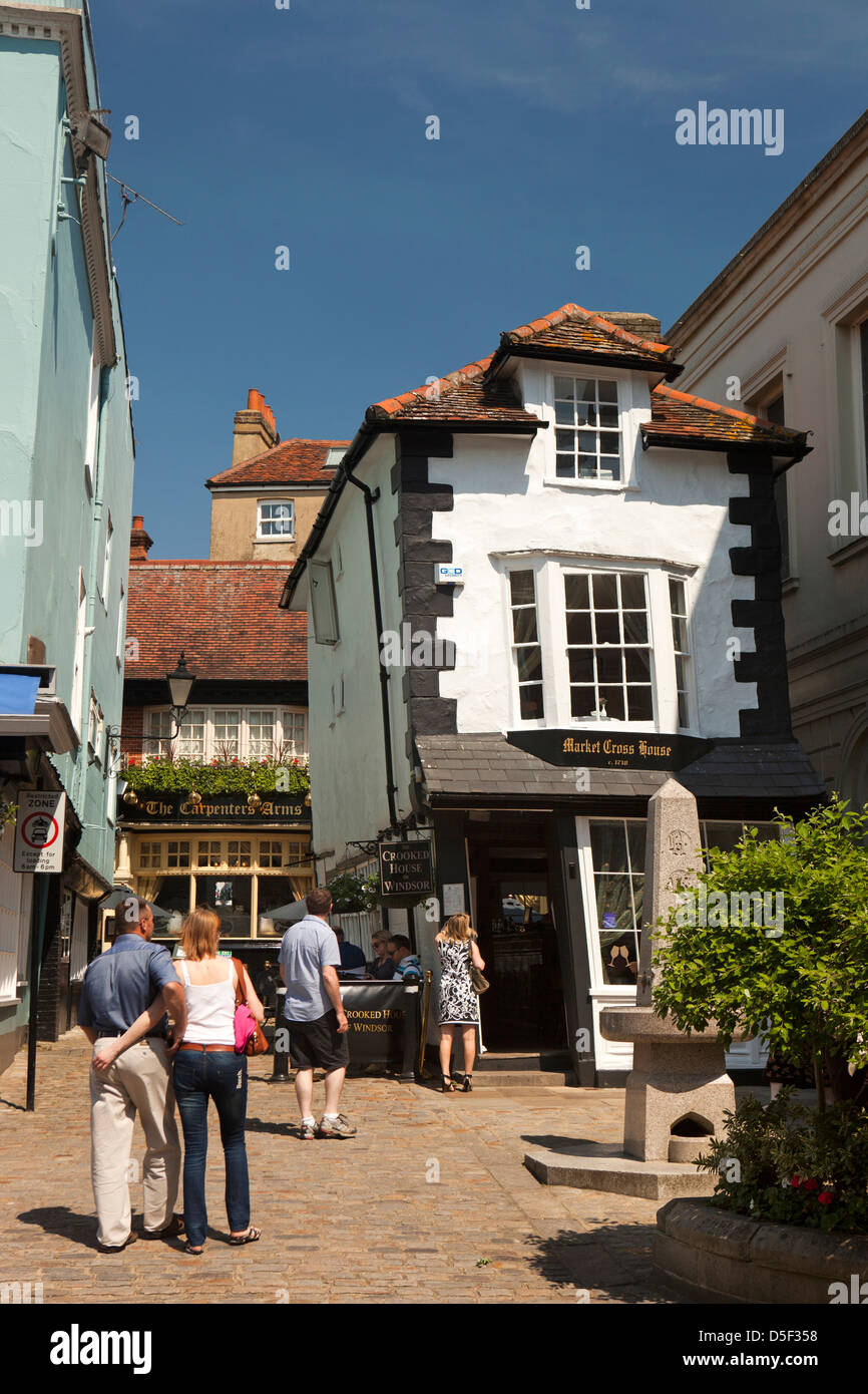 England, Berkshire, Windsor, High Street, visitors outside the crooked ...