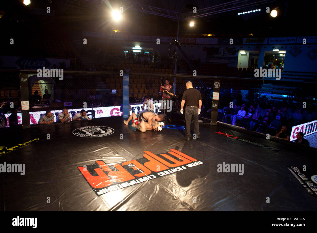 IMPERA MMA Fighting Championship 2013 Rome, the match between Luca ...
