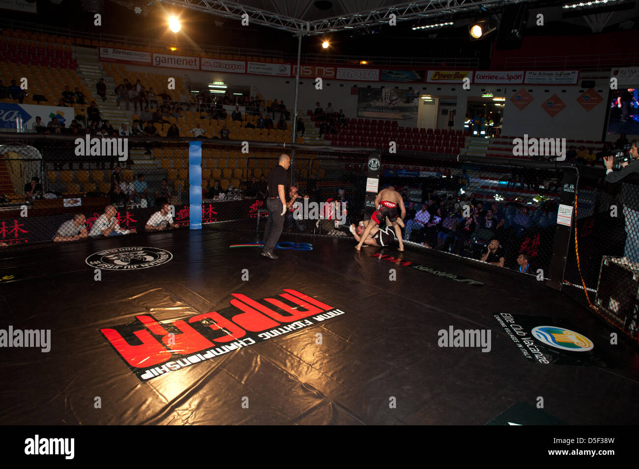 IMPERA MMA Fighting Championship 2013 Rome, the match between Luca ...