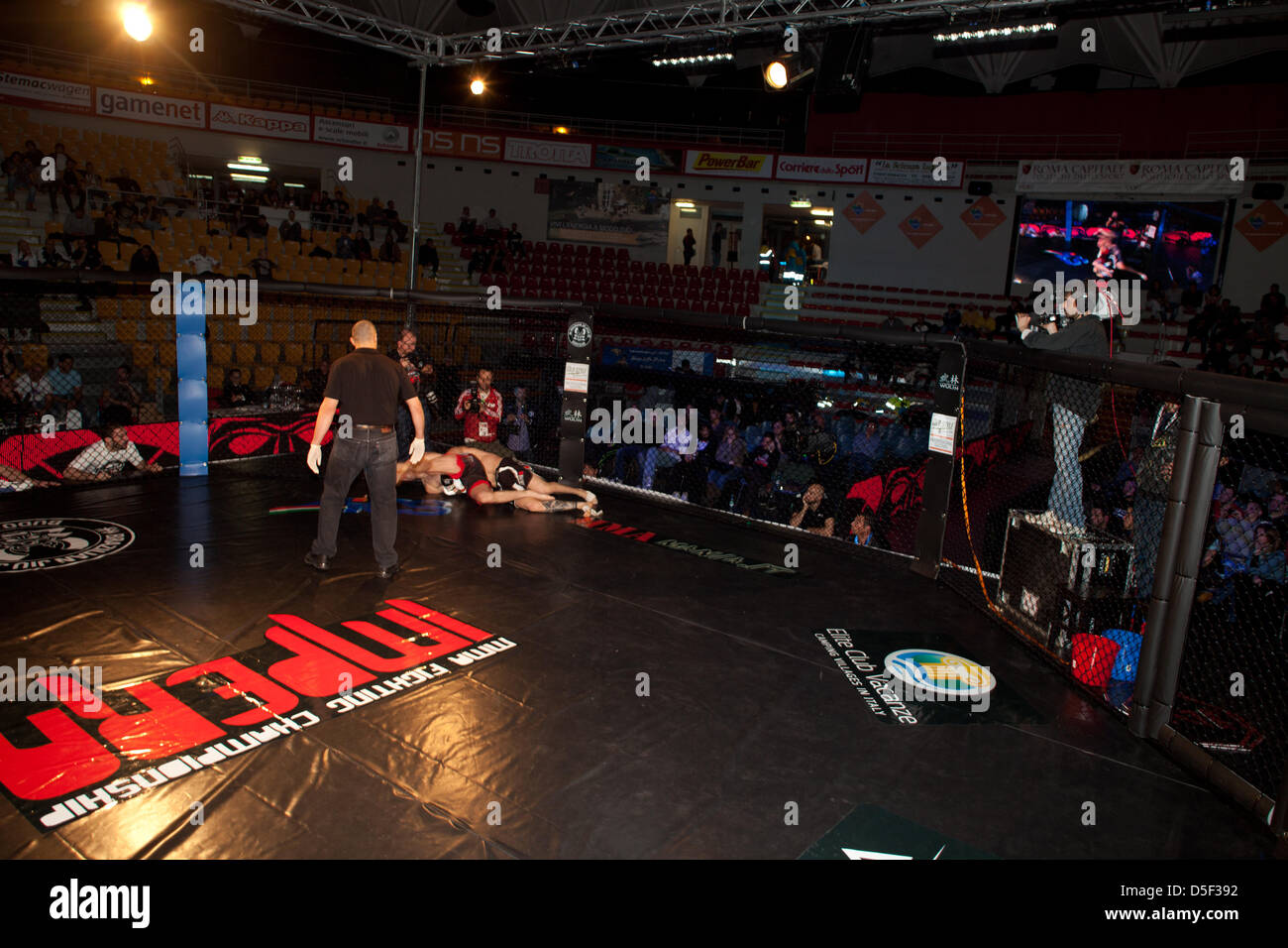 IMPERA MMA Fighting Championship 2013 Rome, the match between Luca ...