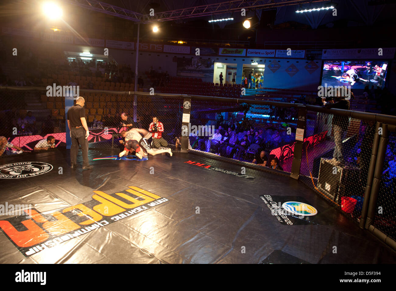 IMPERA MMA Fighting Championship 2013 Rome, the match between Luca ...