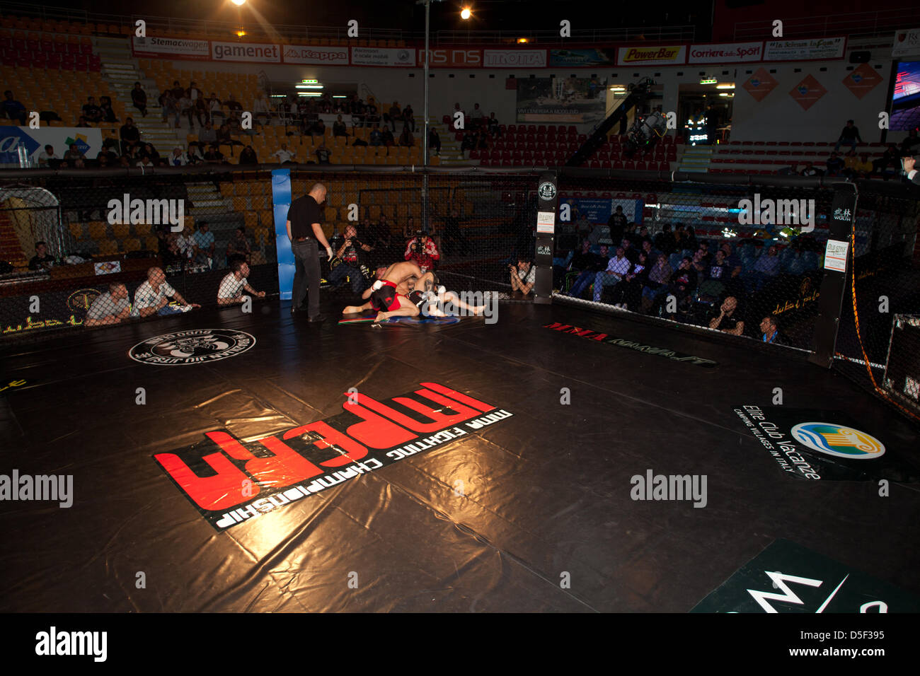 IMPERA MMA Fighting Championship 2013 Rome, the match between Luca ...