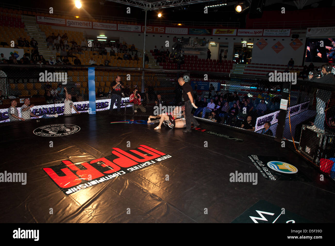 IMPERA MMA Fighting Championship 2013 Rome, the match between Luca ...