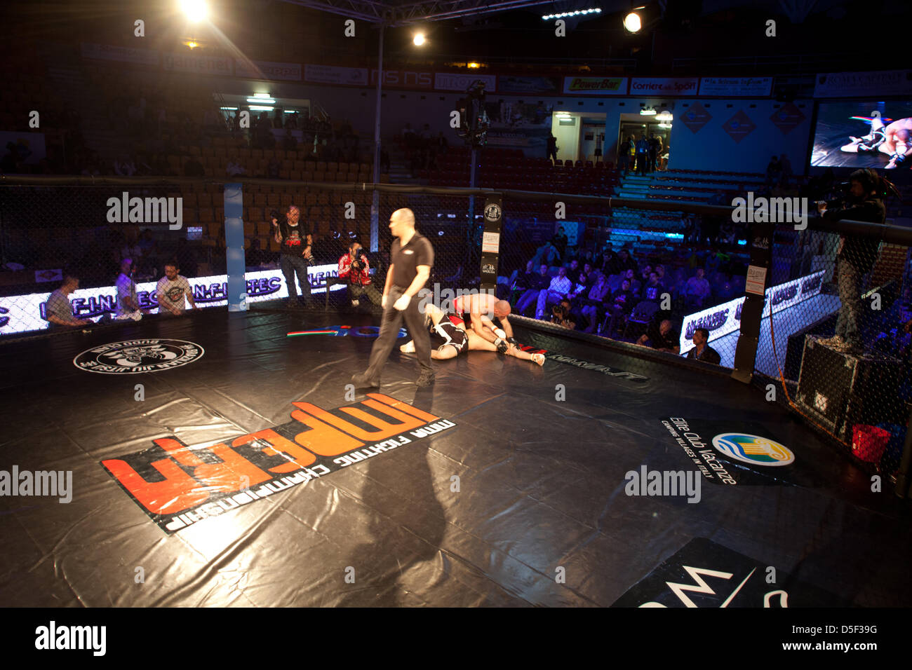 IMPERA MMA Fighting Championship 2013 Rome, the match between Luca ...