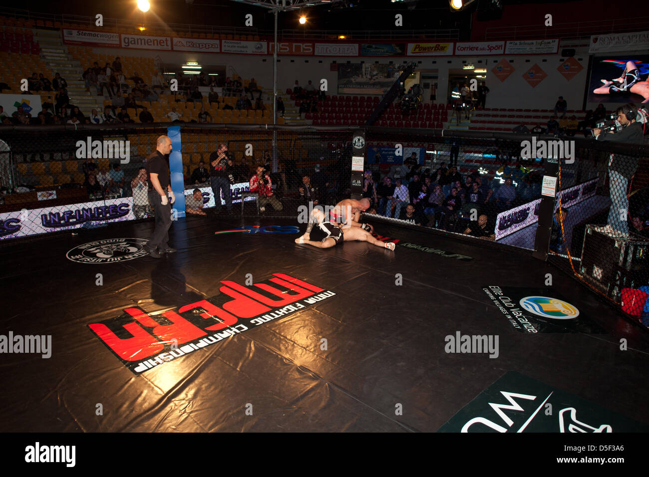 IMPERA MMA Fighting Championship 2013 Rome, the match between Luca ...