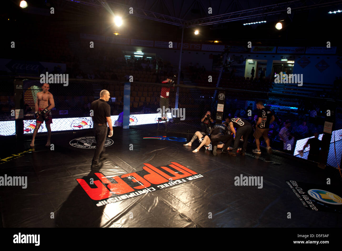 IMPERA MMA Fighting Championship 2013 Rome, the match between Luca ...