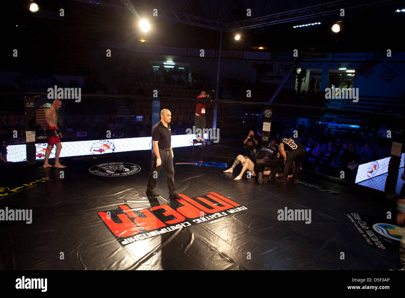 IMPERA MMA Fighting Championship 2013 Rome, the match between Luca ...