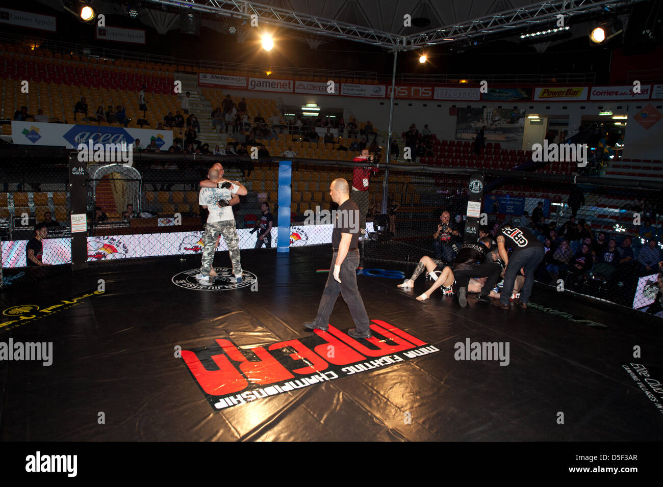 IMPERA MMA Fighting Championship 2013 Rome, the match between Luca ...