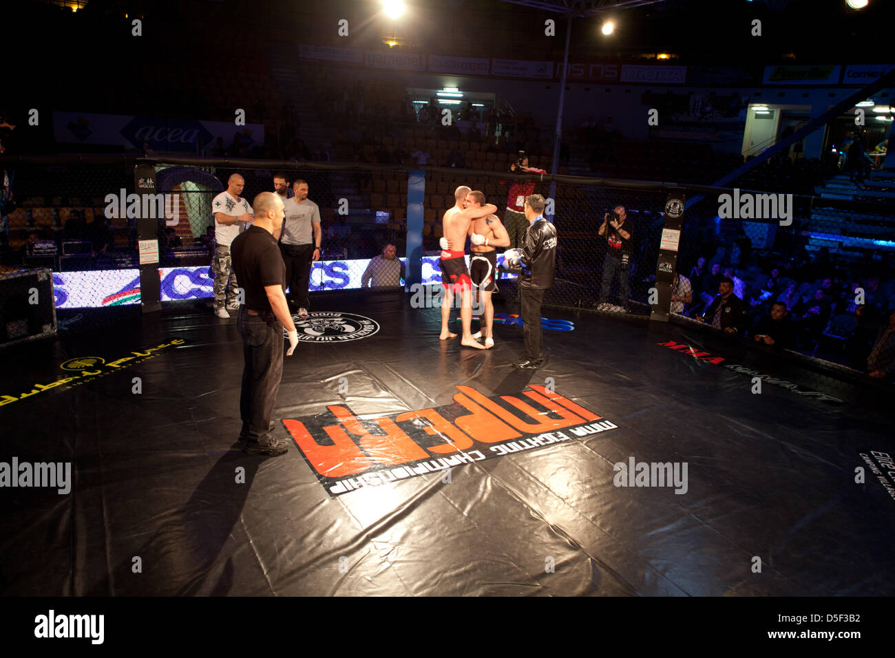 IMPERA MMA Fighting Championship 2013 Rome, the match between Luca ...