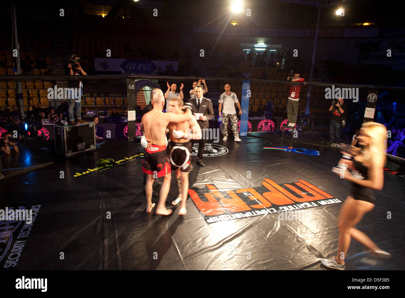 IMPERA MMA Fighting Championship 2013 Rome, the match between Luca ...