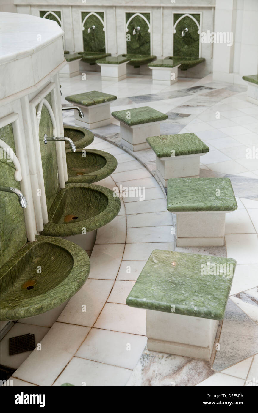 Abu Dhabi place for washing the feet in Mosque Stock Photo - Alamy