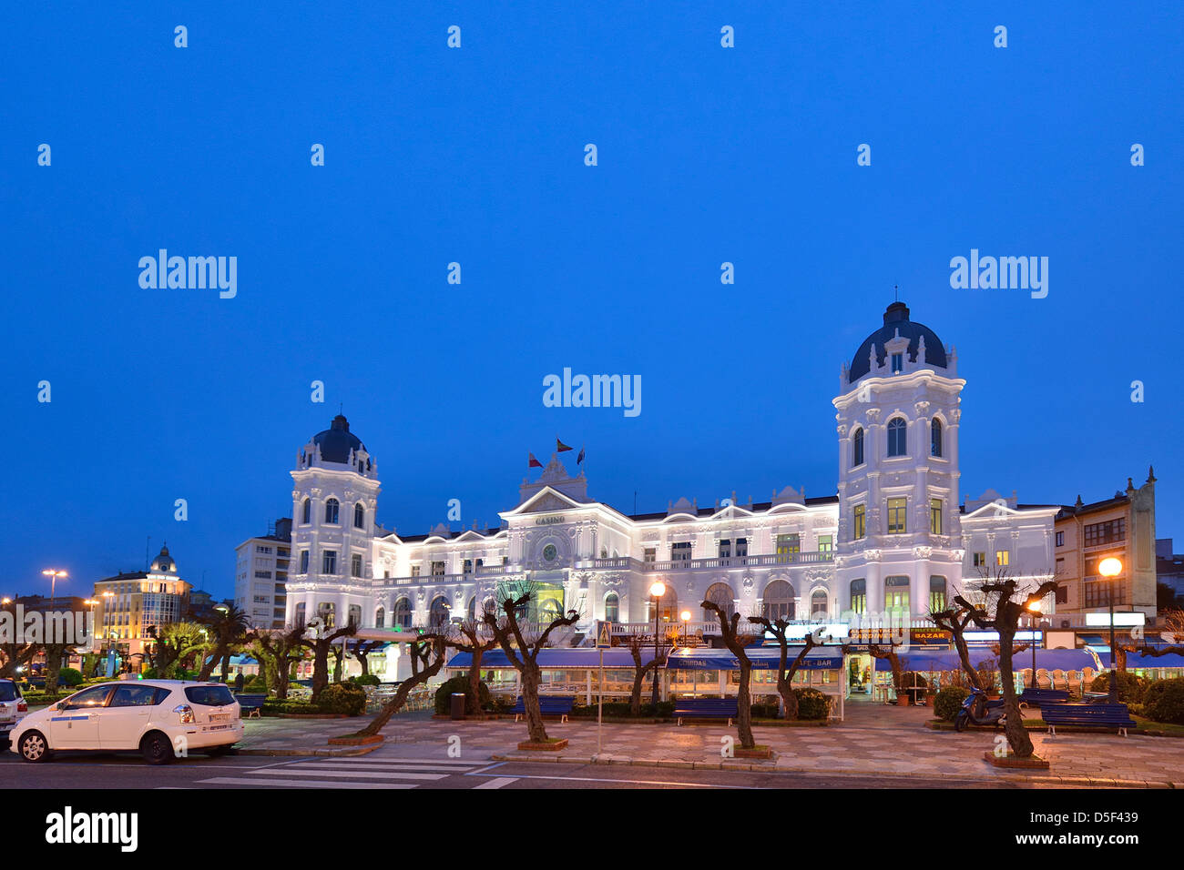 Santander night hi-res stock photography and images - Alamy