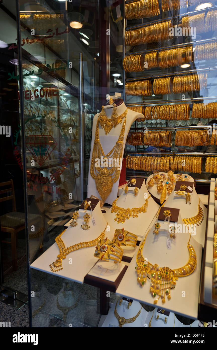 Gold jewellery - rings, necklaces, bracelets for sale, Dubai Gold Souk ...
